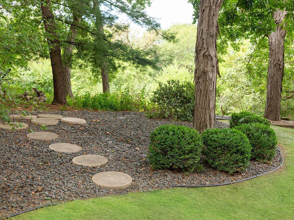 Small Retaining Wall Around Trees EcoGardensMiami LLC. | Oolite